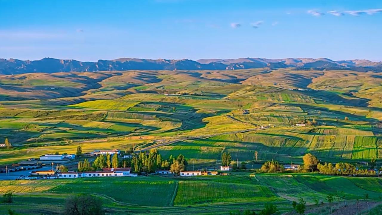 Stunning view of autumn farmland in NW China's Xinjiang - CGTN