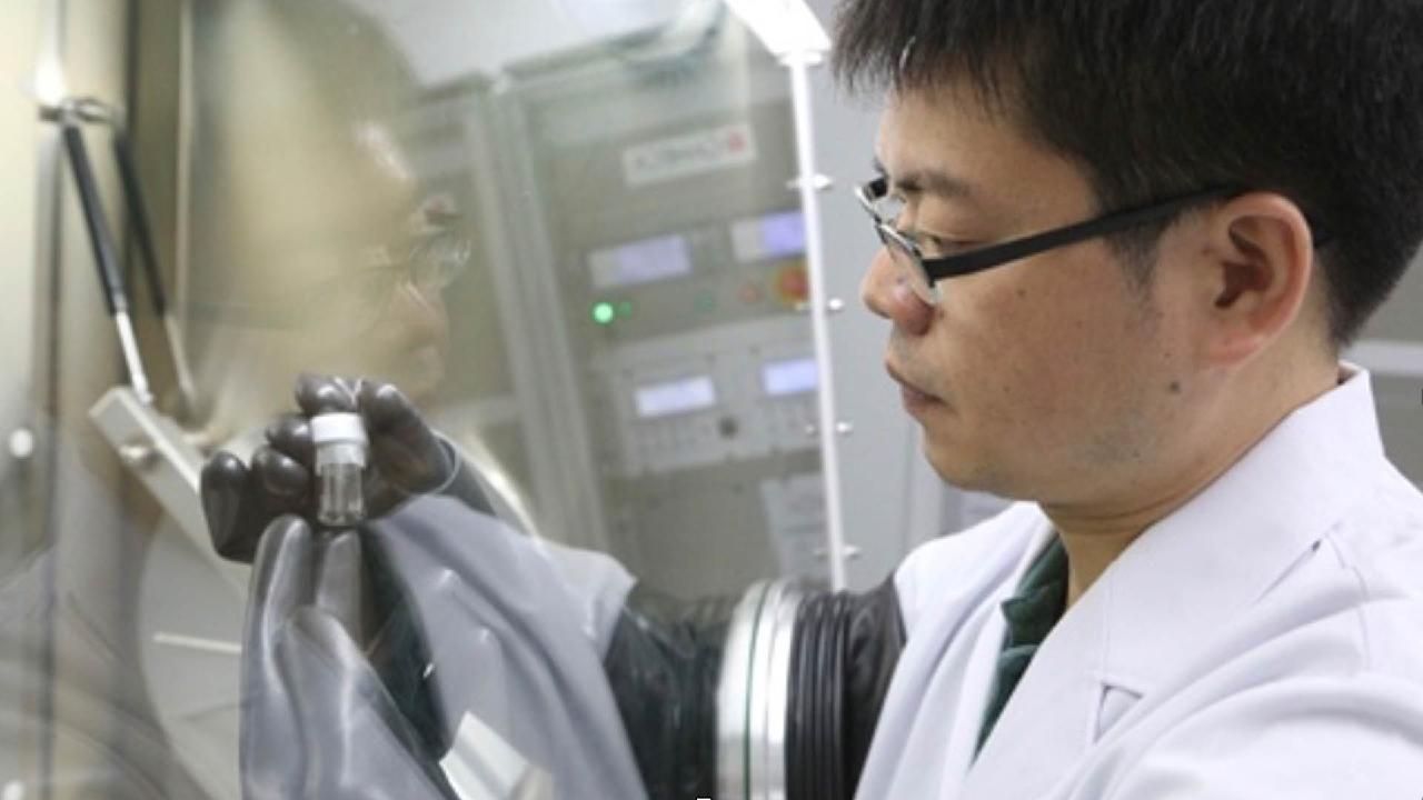 Chinese scientists take closer look at new lunar sample findings - CGTN