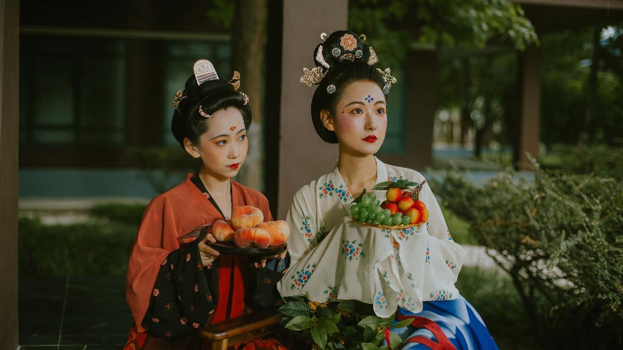 Customs of Mid-Autumn Festival in ancient China - CGTN