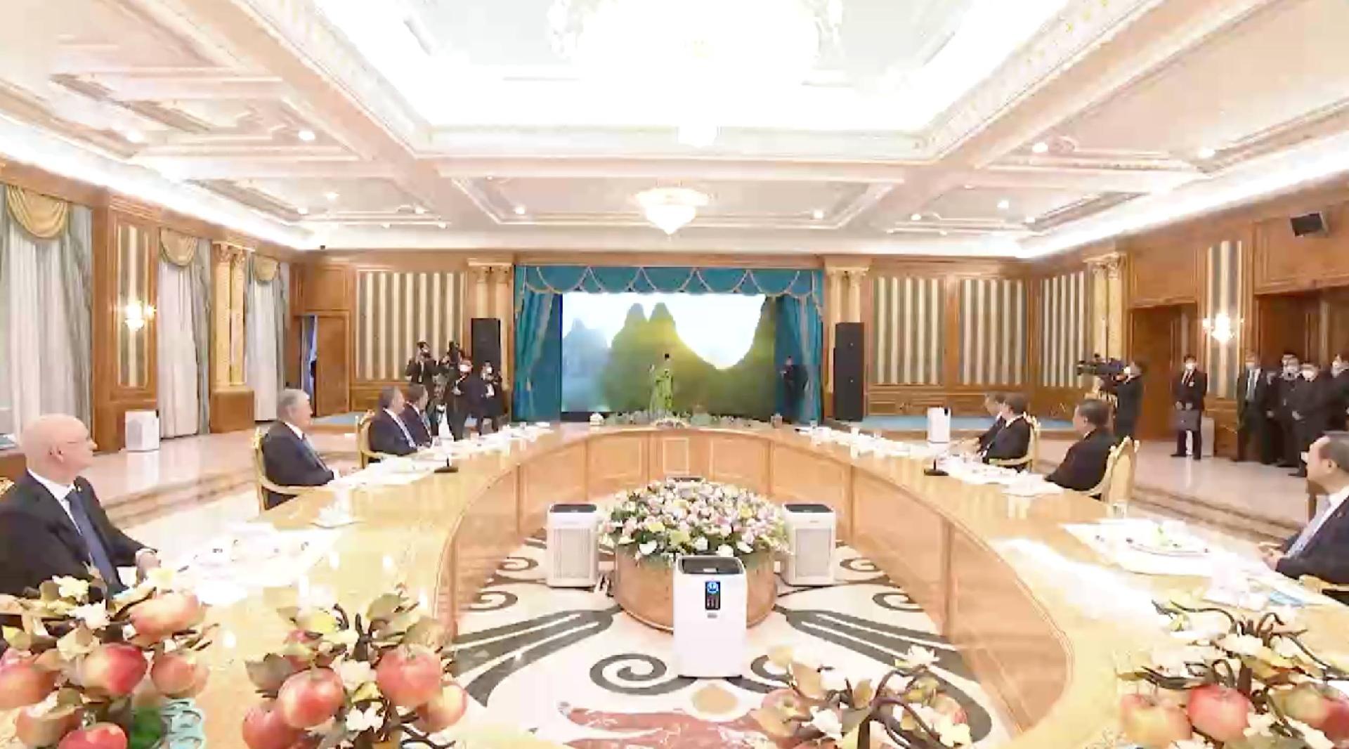 Xi and Tokayev watch performance of Chinese song 'Ying Shan Hong' - CGTN