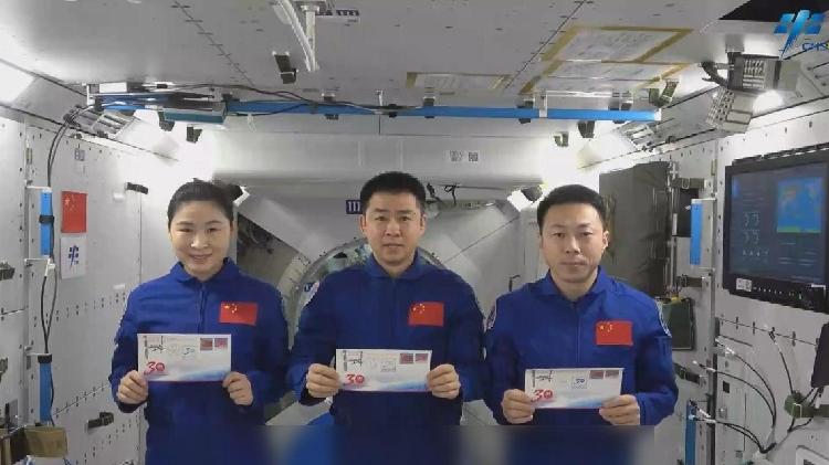 Taikonauts celebrate 30th anniversary of China's manned space program - CGTN