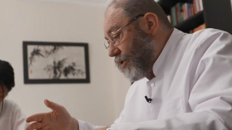 French doctor practices traditional Chinese medicine and art - CGTN