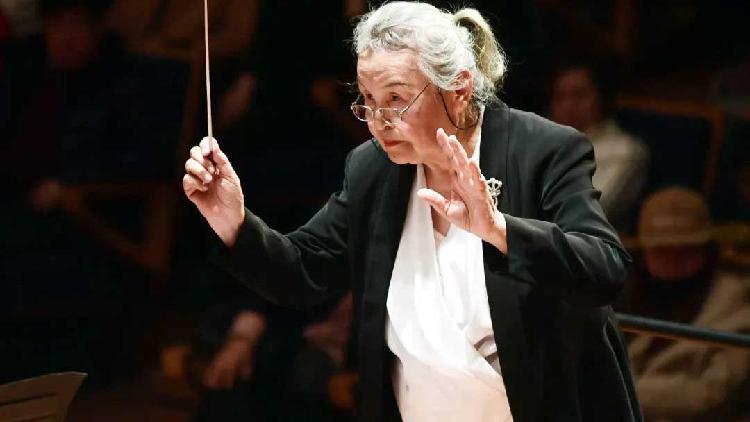 Conductor shares Chinese symphony orchestra with the world - CGTN