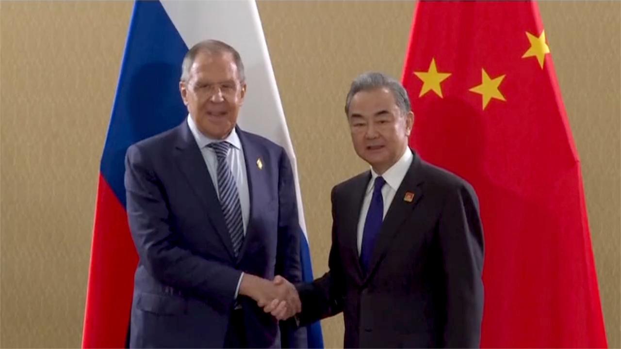 Wang Yi meets with Russian foreign minister in Bali - CGTN