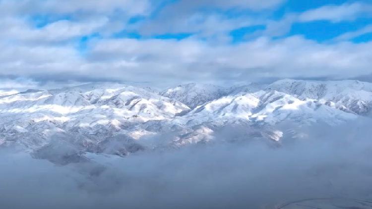 When Xinjiang's mountains meet the snow - CGTN