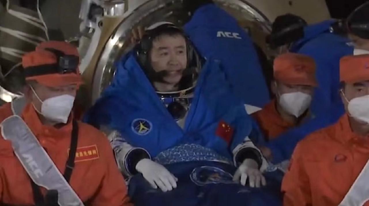 Chen Dong gets out of Shenzhou-14 re-entry capsule - CGTN