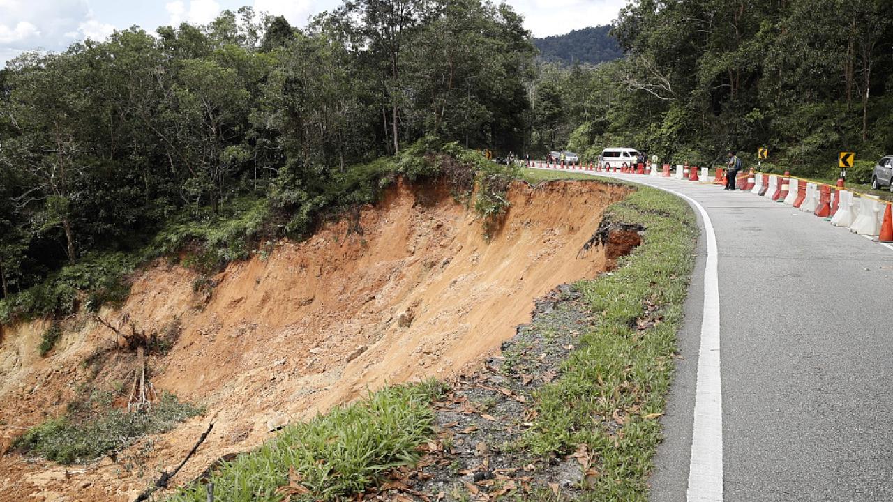 At least 21 dead, 12 more feared trapped in W Malaysia landslide - CGTN At least 21 dead, 12 more feared trapped in W Malaysia landslide - CGTN