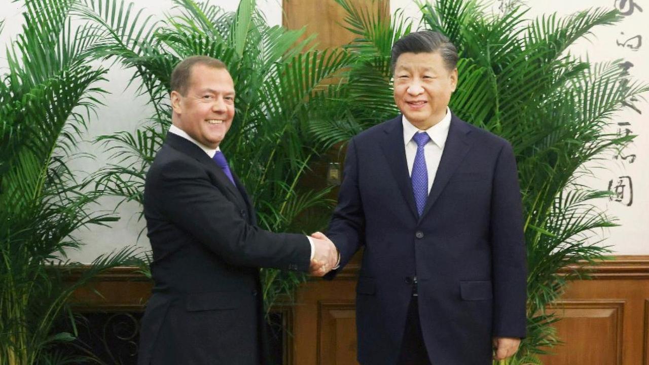 Xi meets United Russia party chairman Medvedev - CGTN