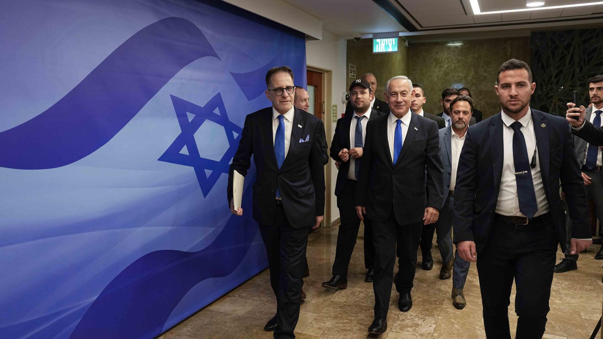 Netanyahu holds first cabinet meeting after sworn in as Israeli PM - CGTN