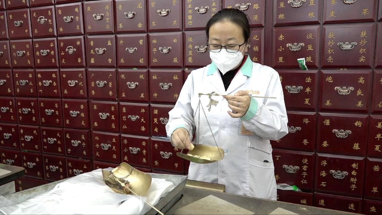 Drugstores and former PCR testing booths serve as fever clinics - CGTN