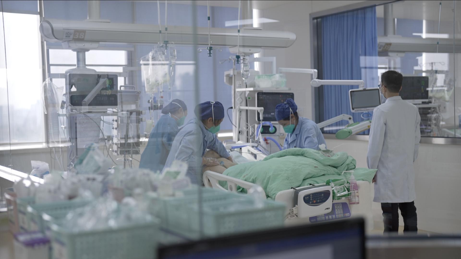 Hospital in Chengdu integrates departments to help COVID-19 patients - CGTN