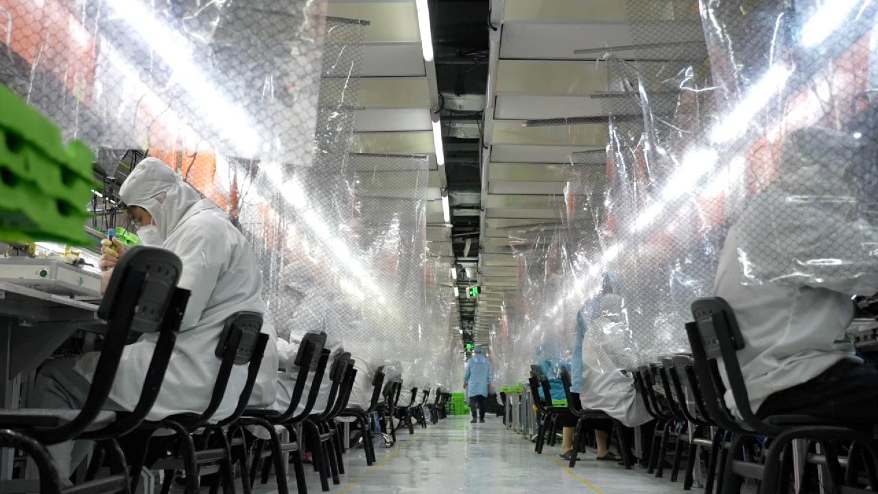 Foxconn's Zhengzhou factory resumes production at peak capacity - CGTN