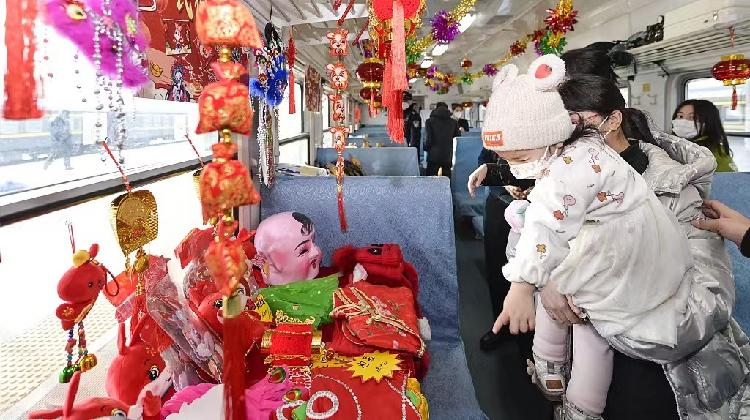 Train carriages converted into Spring Festival shopping fair in China ...