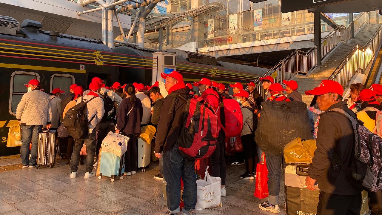 Local governments help return of migrant workers - CGTN