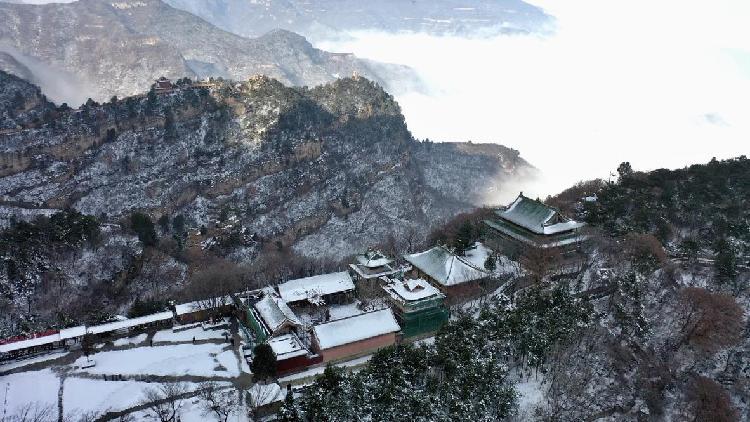 Spring snowfall blankets mountains, towers in Shanxi Province - CGTN