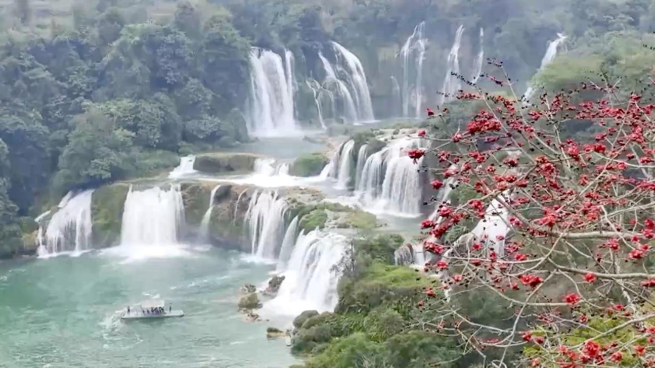 Spring arrives with a magnificent waterfall view in S China - CGTN