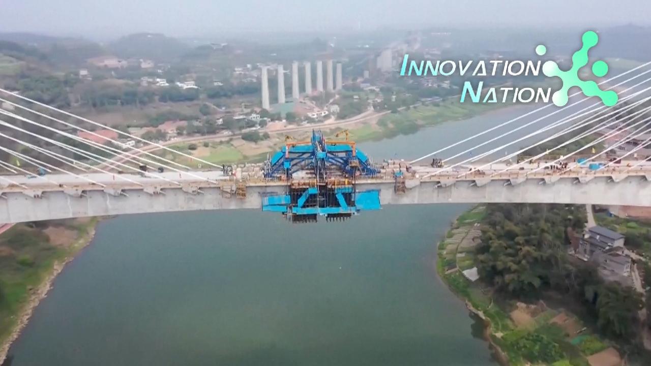 Main suspension structure of key railway bridge completed in SW China ...