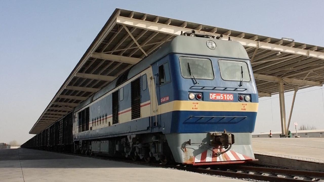 China's Xinjiang opens charter train route to transport cotton yarn - CGTN