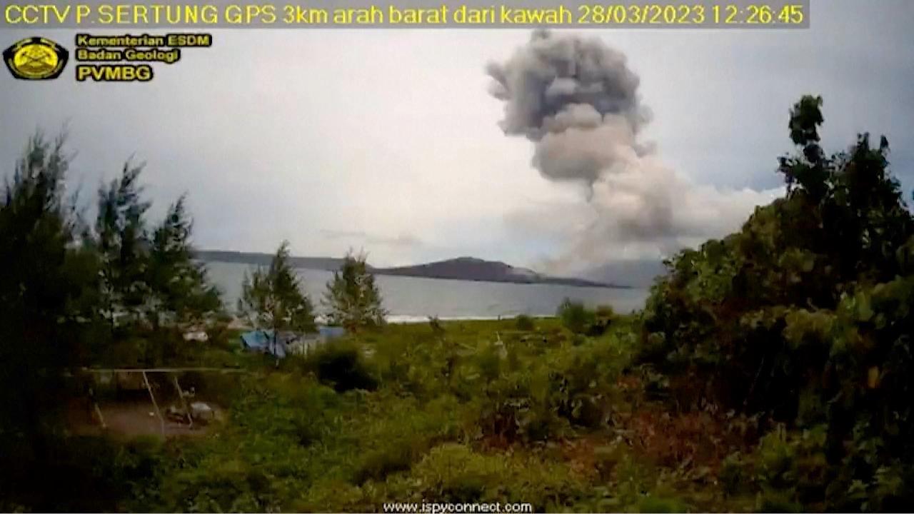 Indonesia's Anak Krakatoa volcano erupts - CGTN