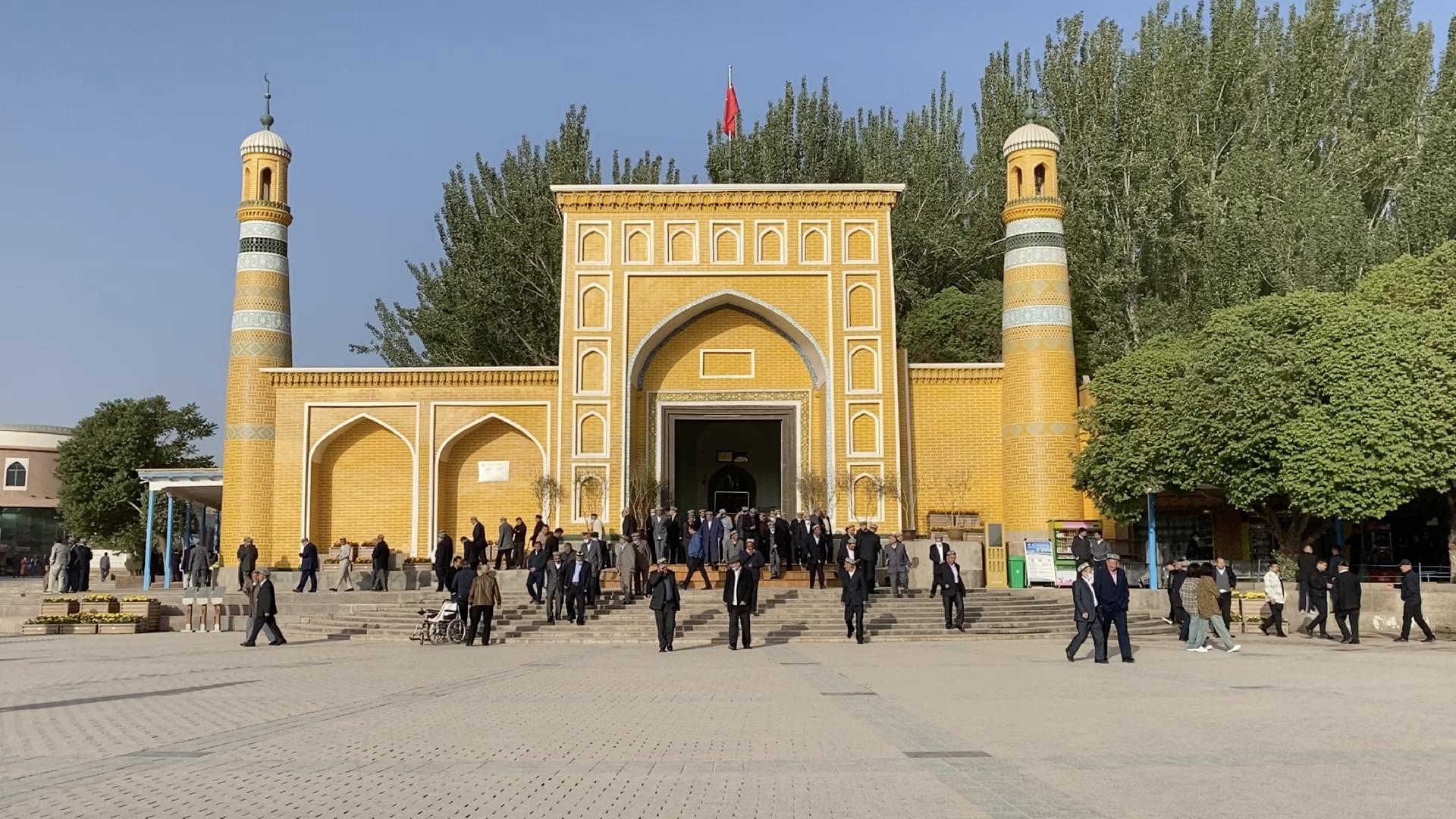 Muslims in China's Xinjiang celebrate Eid al-Fitr - CGTN