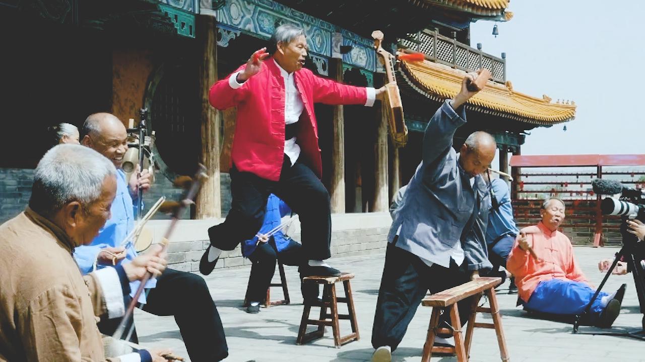 Foreign students learn ancient Rock & Roll from Huayin, Shaanxi - CGTN