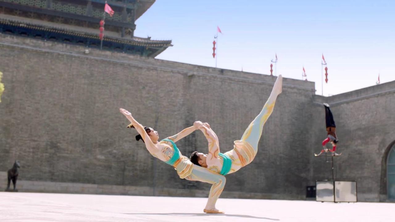 Acrobatic shows tests limits of human endurance - CGTN
