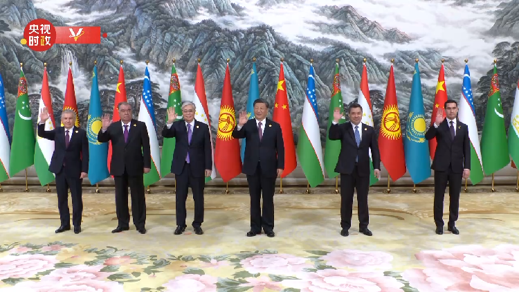 Xi and Central Asian leaders take group photo in NW China - CGTN