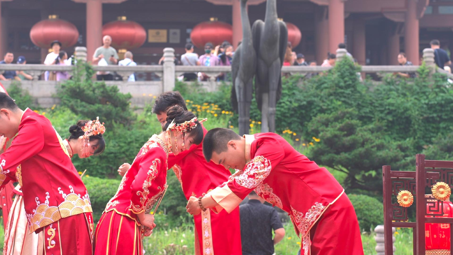 Group wedding held in Wuhan on '520 Day' - CGTN