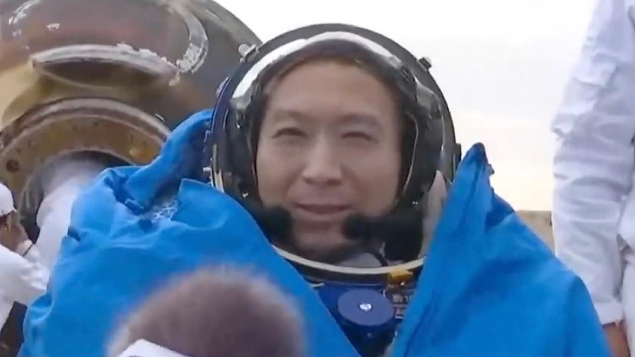 Chinese astronaut Fei Junlong out of re-entry capsule - CGTN