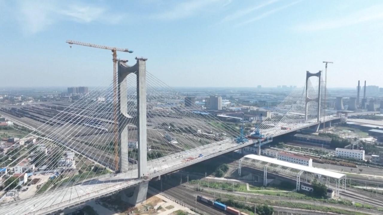 Bridge spanning 32 railway lines in central China connected - CGTN