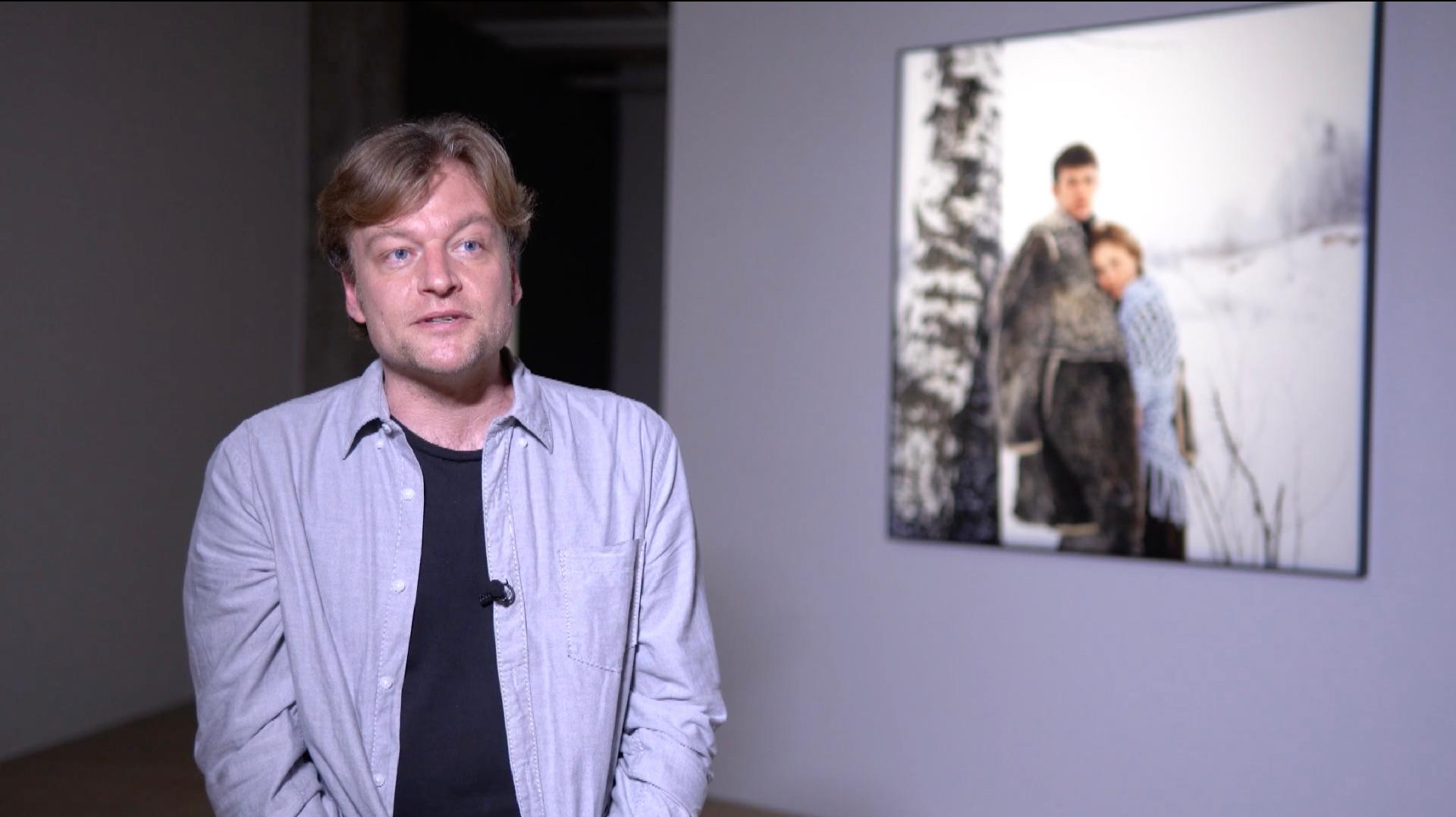 U.S. curator devotes himself to promoting art exchanges in SW China - CGTN