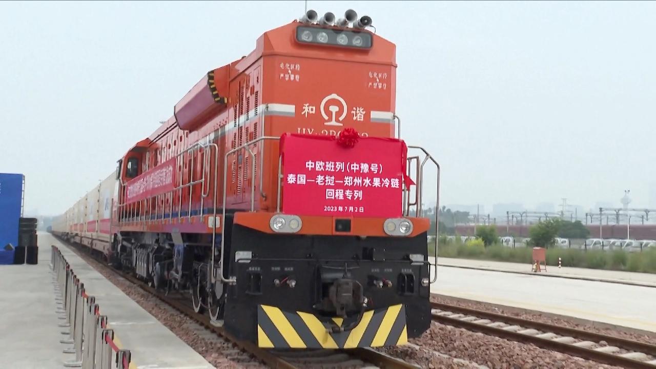 Freight trains bring Southeast Asian fruits to central China's Henan - CGTN