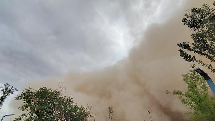 Strong sand storm strikes Xinjiang in NW China - CGTN
