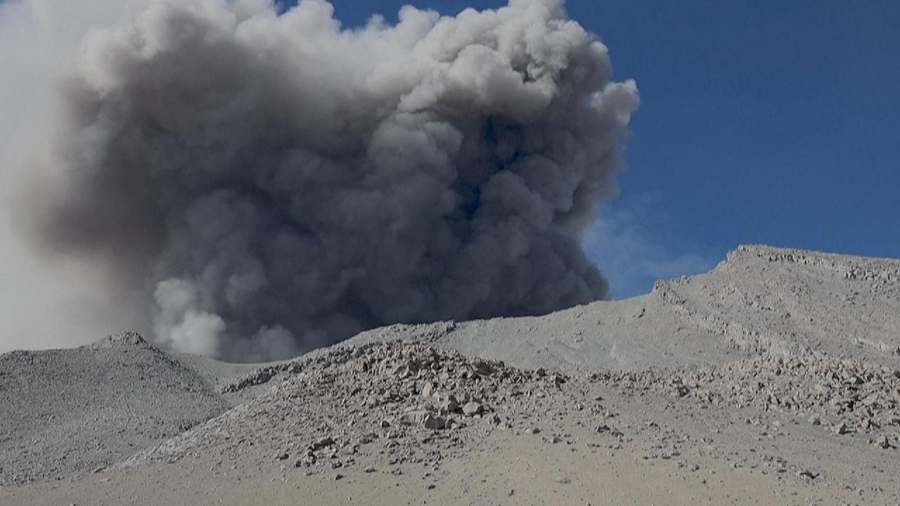 Peru declares emergency as Ubinas volcano spews ash and gas - CGTN