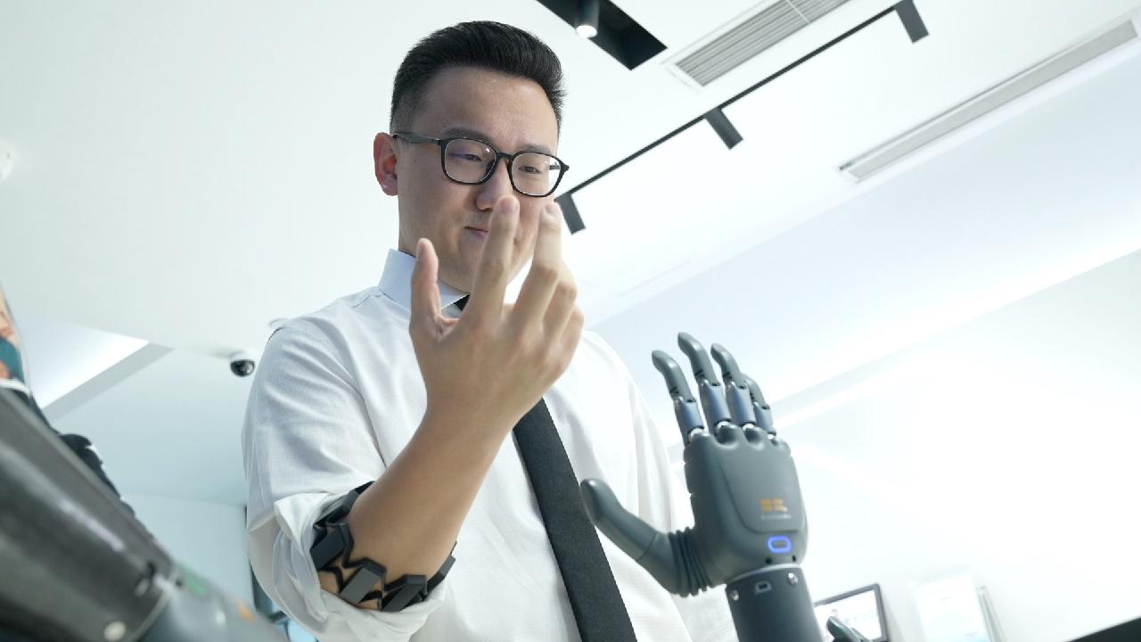 Explore brain-computer interface on BizFocus on July 10 - CGTN
