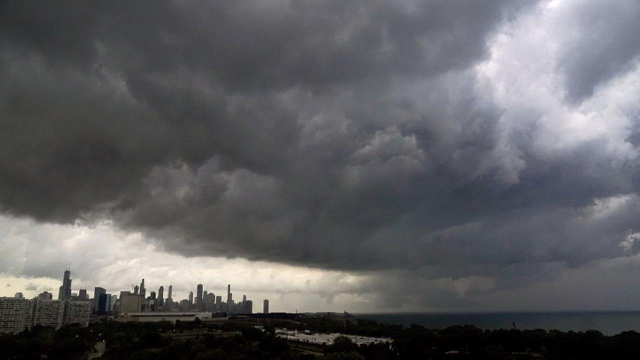 Tornadoes touch down across Chicago, disrupting air traffic - CGTN