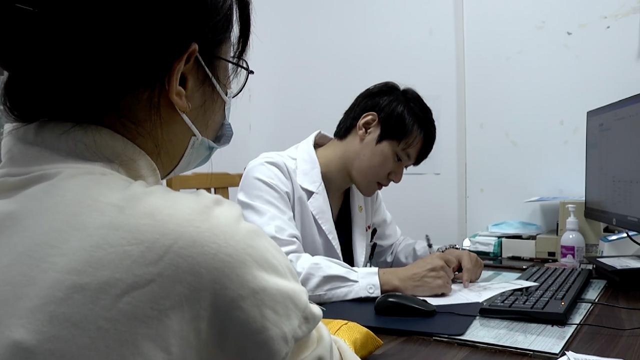 A foreign traditional Chinese medicine practitioner in Shanghai - CGTN