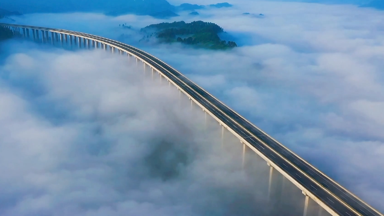 China's Zengfu Bridge stands above the cloud - CGTN