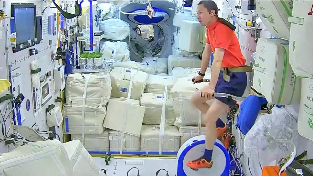 Watch: Shenzhou-16 crew exercise in space - CGTN