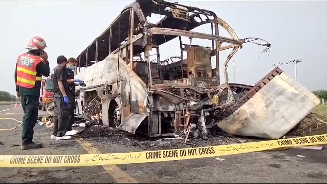 18 killed in bus fire in Pakistan - CGTN