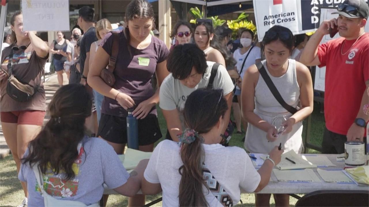 People still look for missing relatives after Maui fire - CGTN