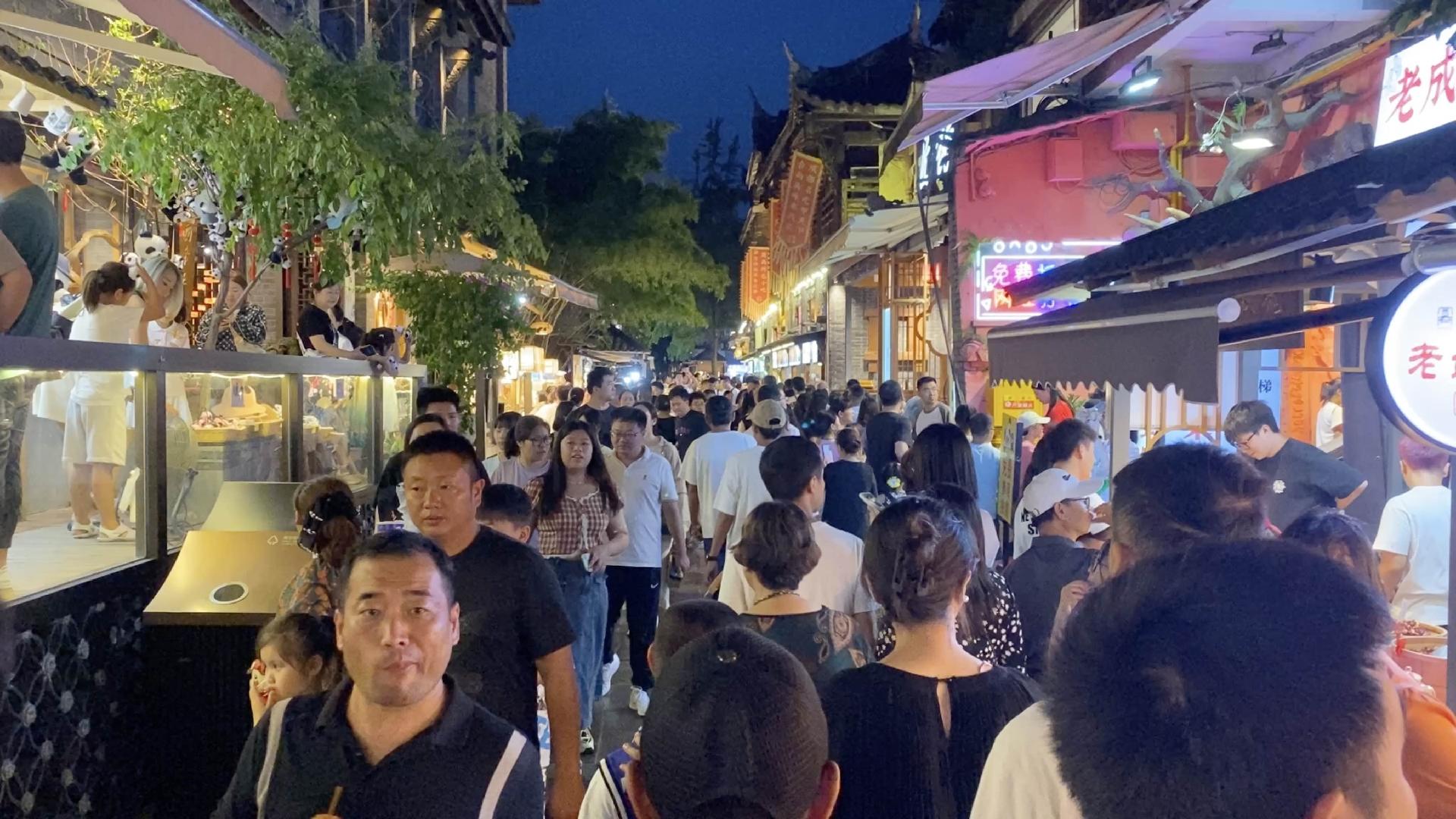 Night markets in China's Chengdu give boost to local business - CGTN