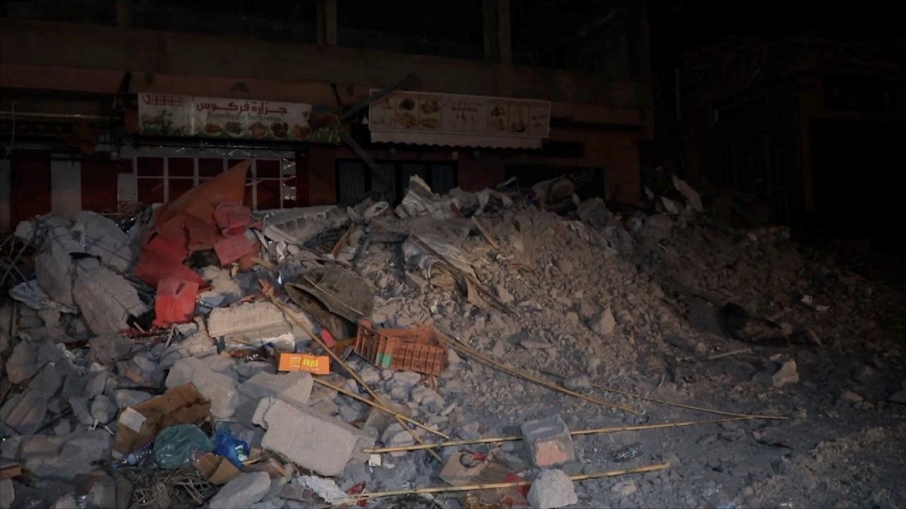 Residents in quake-hit town donate own supplies to aid relief efforts ...