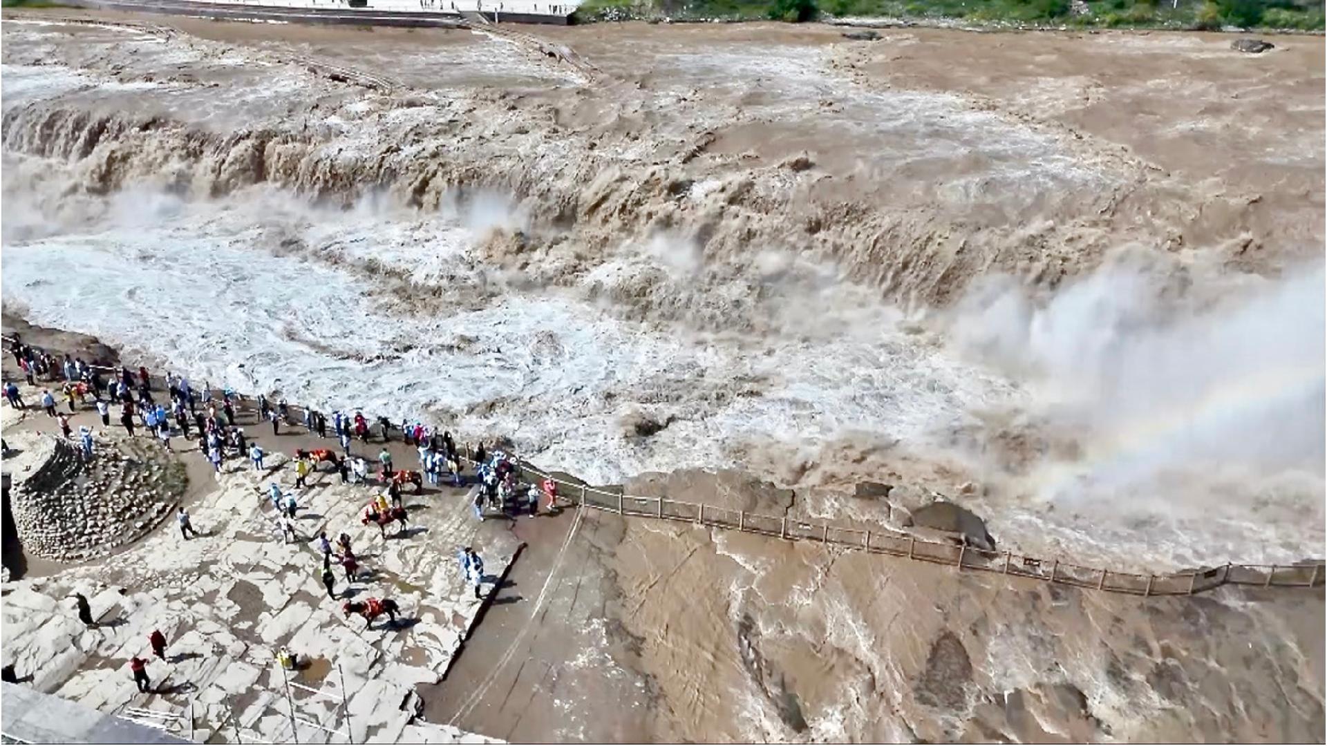 Hukou Waterfall embraces autumn flood in N China - CGTN