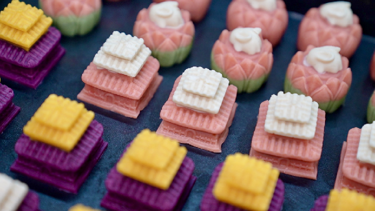 Ancient architecture inspires creative mooncakes in N China - CGTN