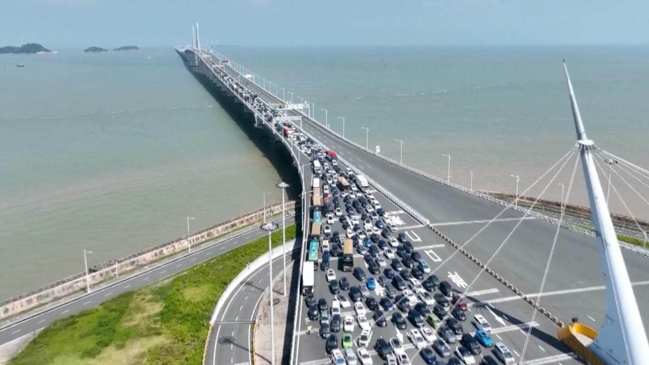 Hong Kong-Zhuhai-Macao Bridge sees travel peak during holiday - CGTN