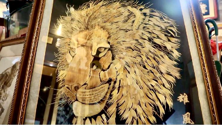 Artist uses wheat straw to create paintings in N China - CGTN