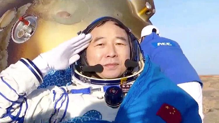 Chinese astronaut Jing Haipeng out of re-entry capsule - CGTN