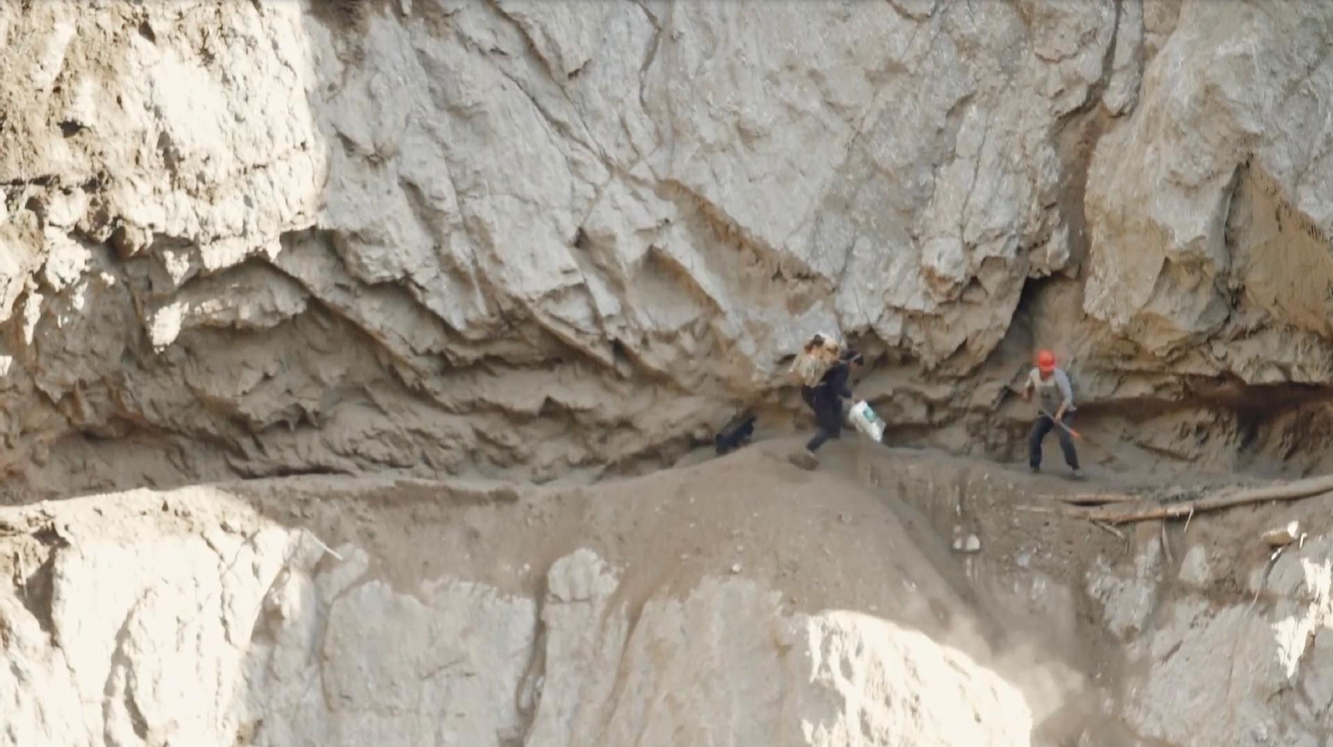 Motuo Highway supports local trucking business - CGTN