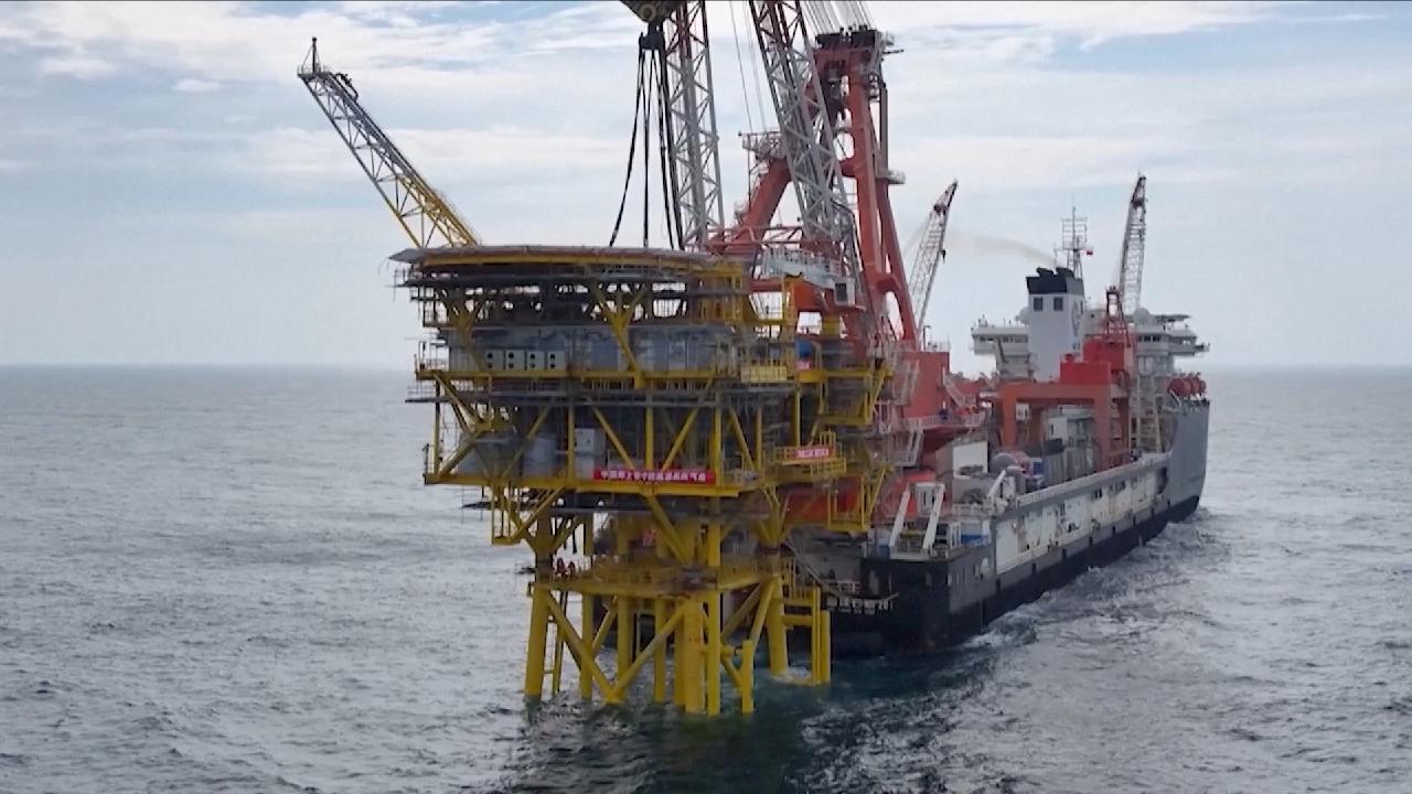 China installs ultra-high temperature, pressure gas field platform - CGTN